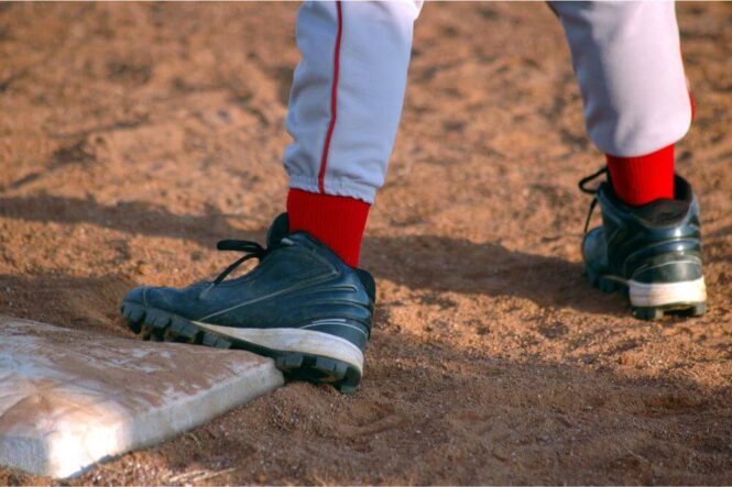 Tips and Tricks to Steal Bases Better - BASEBALL~X~GEAR